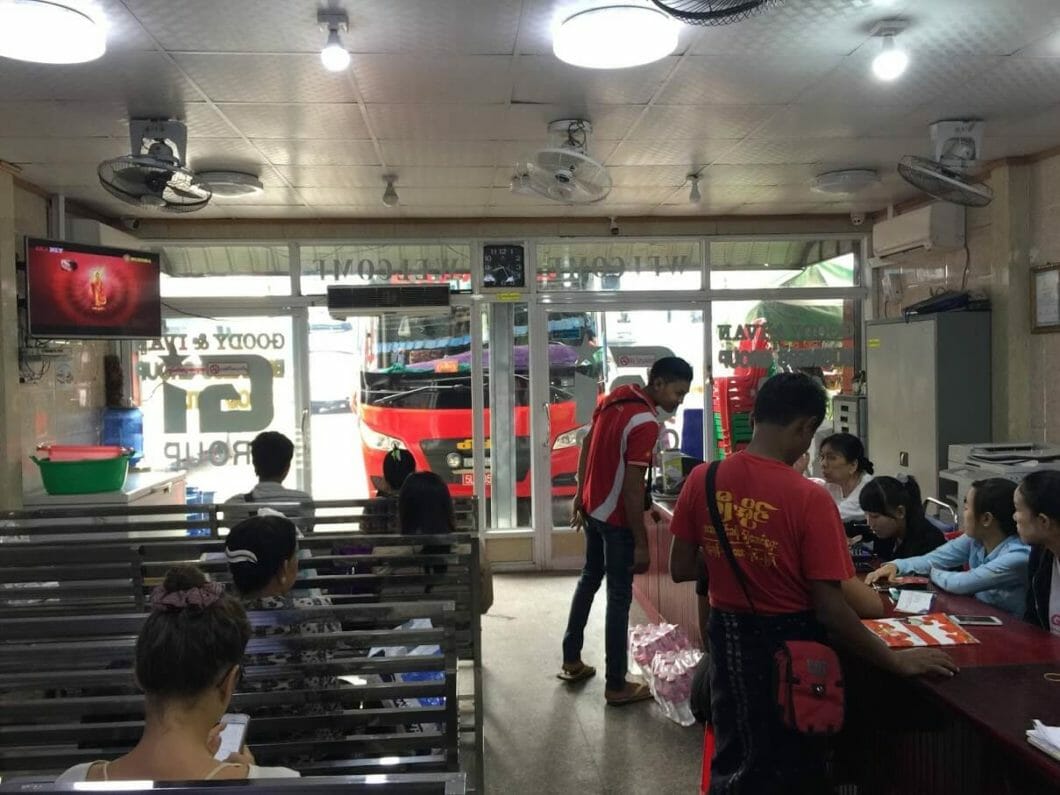 ミャンマーの長距離バスはサービスが凄い！旅行者におすすめは JJ Express の夜行バス！ - たびハック